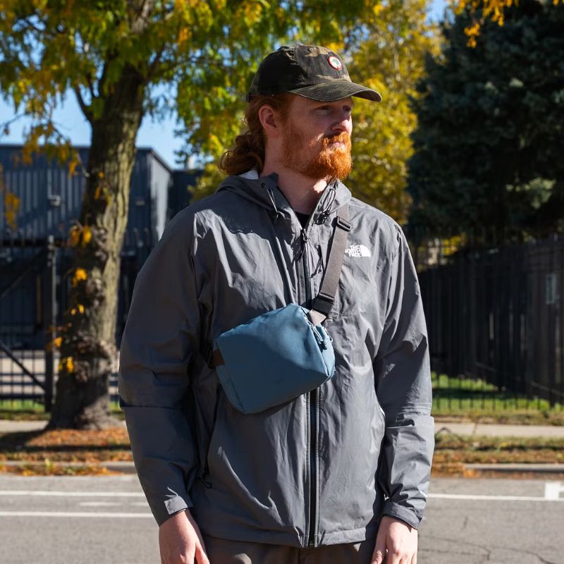 A Minimal Sling That Delivers: Pack Hacker’s Take on the Daily Mini Sl